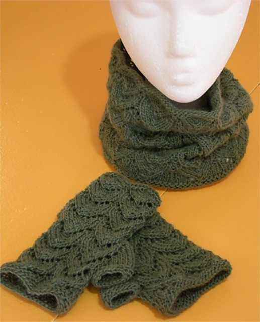 Ravelry: Mericash Neck & Wrist Warmers pattern by Jean Gray
