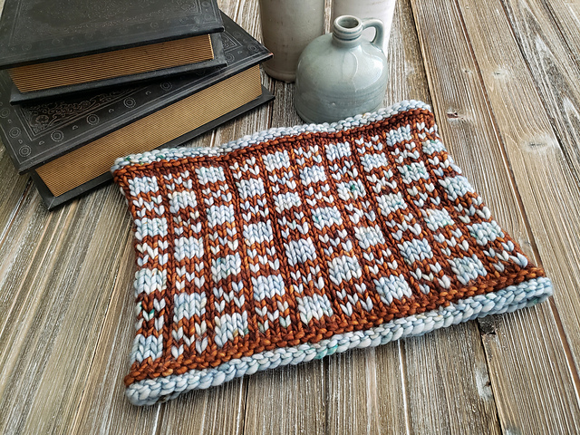 Ravelry: Lantern Light Cowl pattern by Erica Sufka