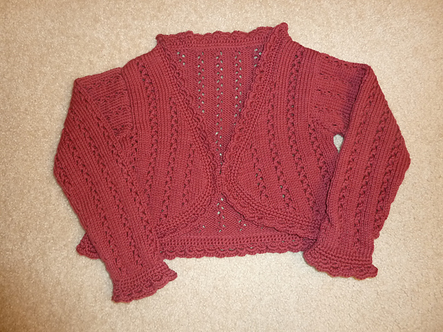 Ravelry: Cache-Coeur #25 pattern by Bouton d’Or