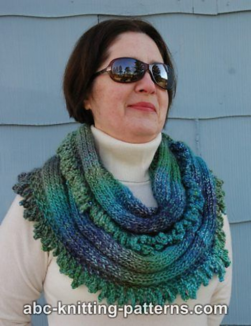 Ravelry: Gypsy Cowl with Bead Ruffle pattern by Elaine Phillips
