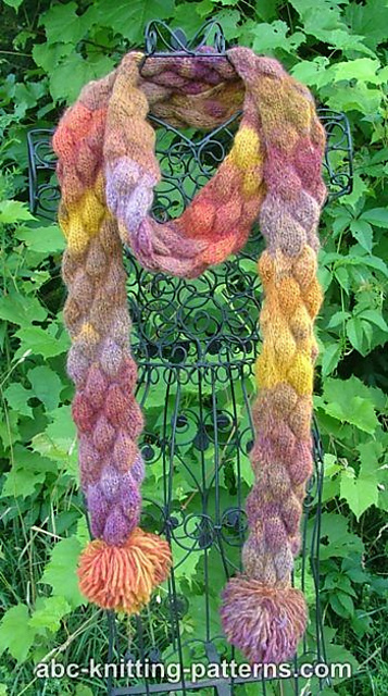 Ravelry: Bubble Wrap Boa Scarf pattern by Elaine Phillips