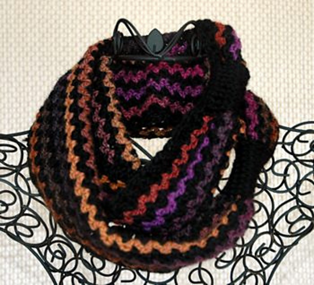 Ravelry: Two-Yarn Infinity Scarf or Cowl pattern by Elaine Phillips