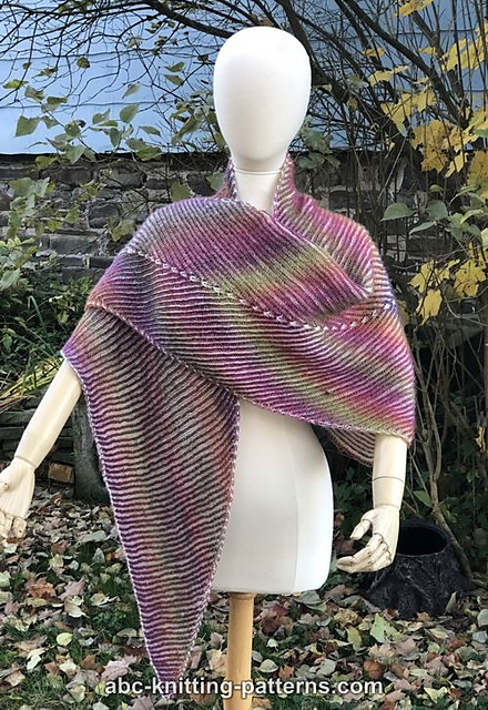 Ravelry: Sunshine Arrow Brioche Shawl pattern by Elaine Phillips