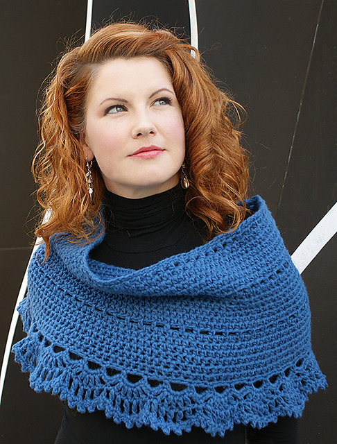 Ravelry: Cowl with Scallop Picot Edging pattern by Flora Yang