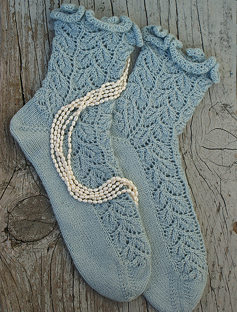 Ravelry: Drooping Elm Socks pattern by Christie Pruitt