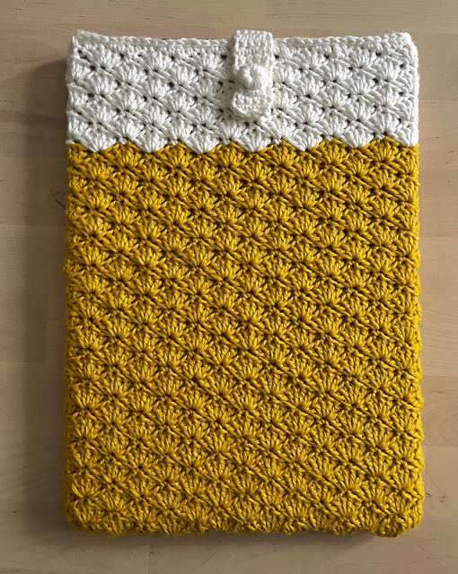 Ravelry: Shell Laptop Cover pattern by Em Rose