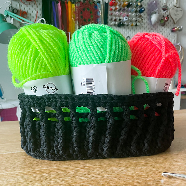 Ravelry: Oval Basket Wood Base pattern by Eleonora Cugini (Elendipity)