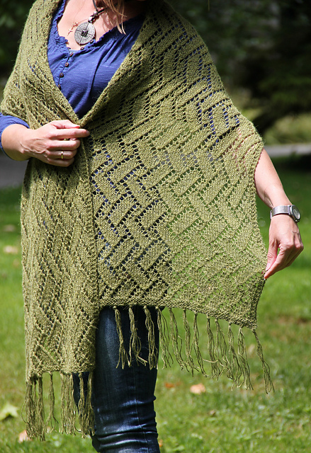 Ravelry: # 15 Stola pattern by Lana Grossa