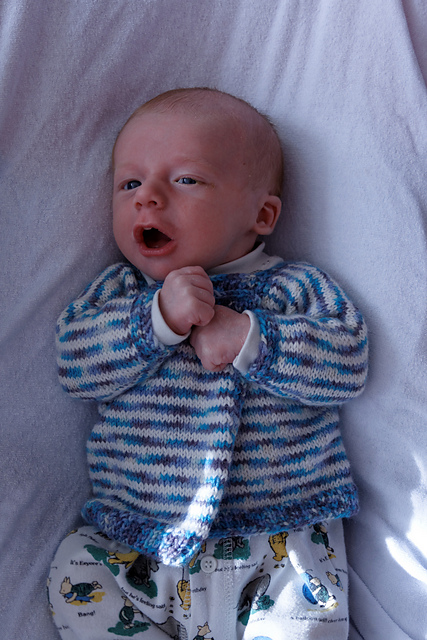 Ravelry: Susie - veste bébé pattern by Véronique Vieljeux