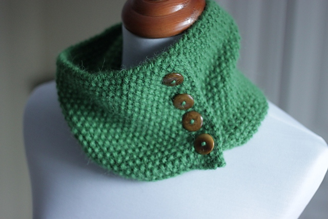 Ravelry: Chunky Alpaca Cowl pattern by Elizabeth Smith