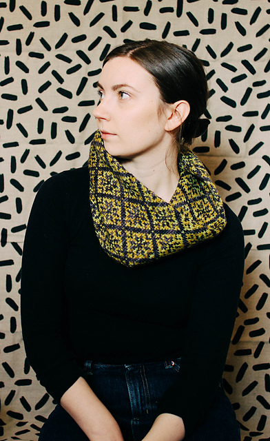 Ravelry: Waar Cowl pattern by Ella Gordon