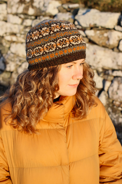 Ravelry: Roosty Beanie pattern by Ella Gordon