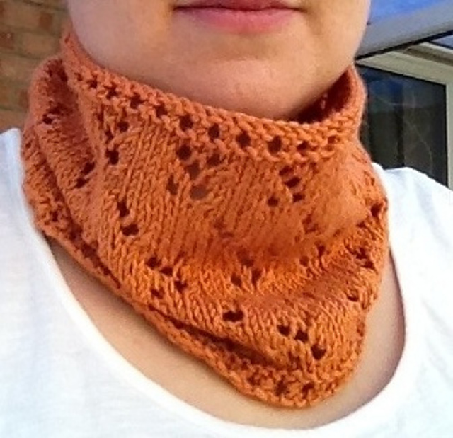 Ravelry: Simple Lace Cowl pattern by Ellie Jones