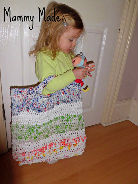 Ravelry: Box Bottomed Plarn Grocery bag pattern by Adele Uyan