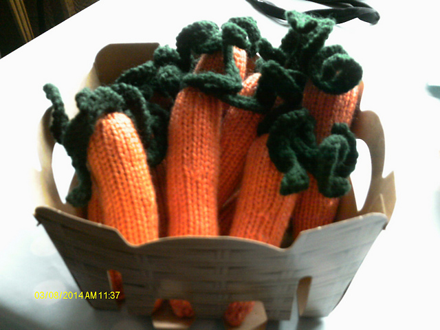 Ravelry: knitted carrot pattern by Elaine Simper