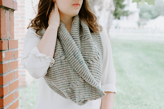 Ravelry: Wandering Ivy Cowl pattern by Emily Connell