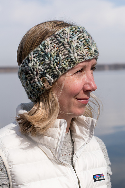 Ravelry: Spinnaker Headband pattern by Emily Sheehan