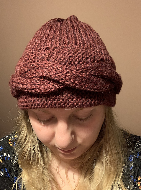 Ravelry: Sentro Cabled Beanie pattern by Emilyy Smith