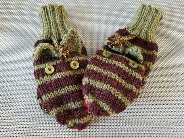 Ravelry: Tiger Puppet Mittens pattern by Elsie Ulrich Szecsy