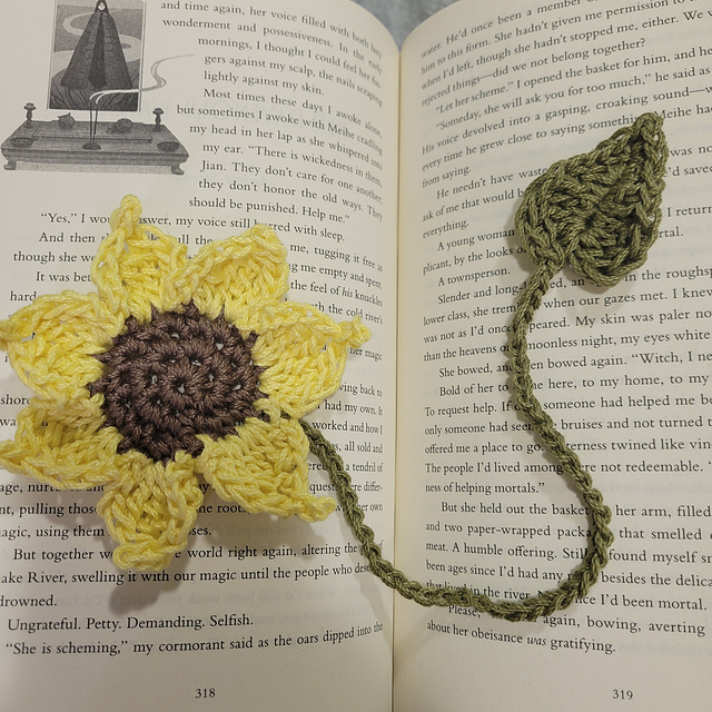 Ravelry: Sunflower Bookmark pattern by Sophie Teagarden