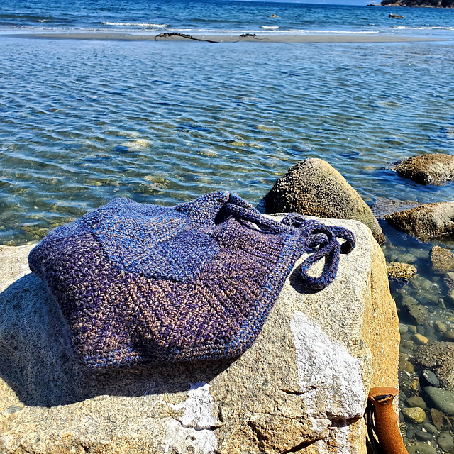 Ravelry: Triangles & Hexagons Tote Bag pattern by Bonnie Groening