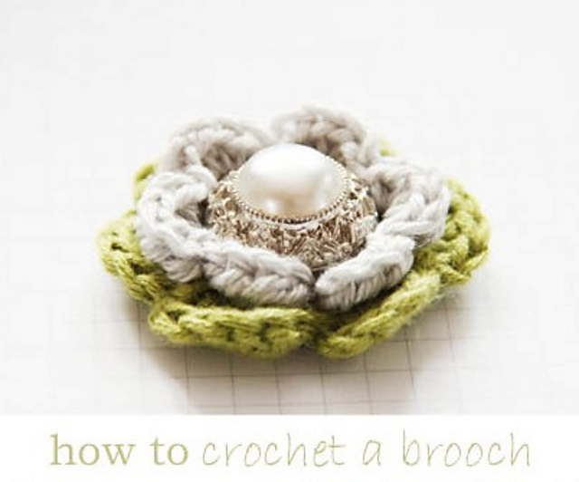 Ravelry: crochet brooch pattern by epipa