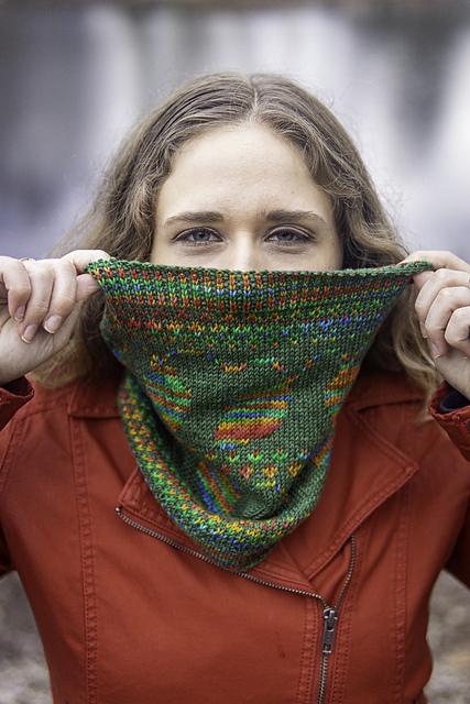 Ravelry: Merry and Bright Cowl pattern by Erica Lange