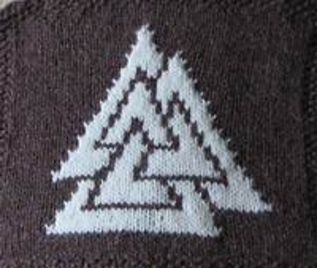 Ravelry: Magickal Throw: Valknut Norse Knot pattern by Erssie