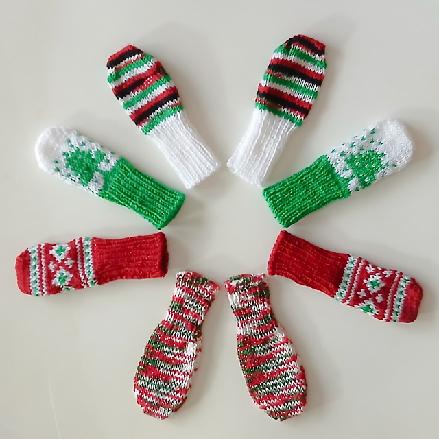 Ravelry: Christmas Colours Mittens pattern by Esther Kate
