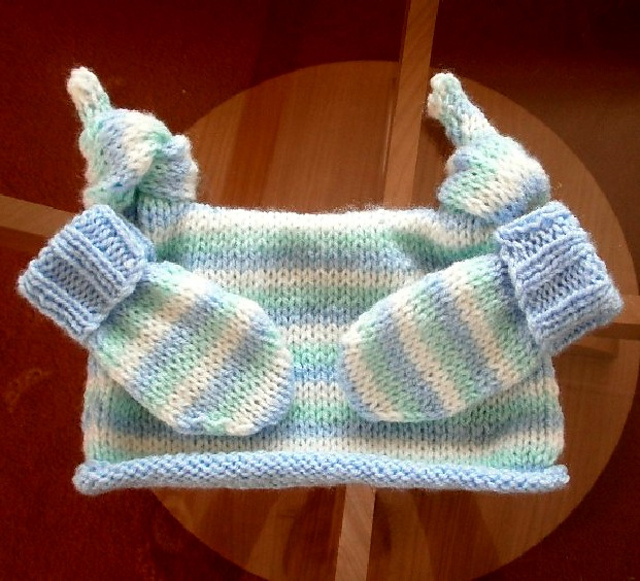 Ravelry: Plain or Striped Set pattern by Esther Kate