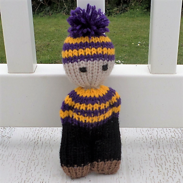 Ravelry: Knifty Doll pattern by Esther Kate