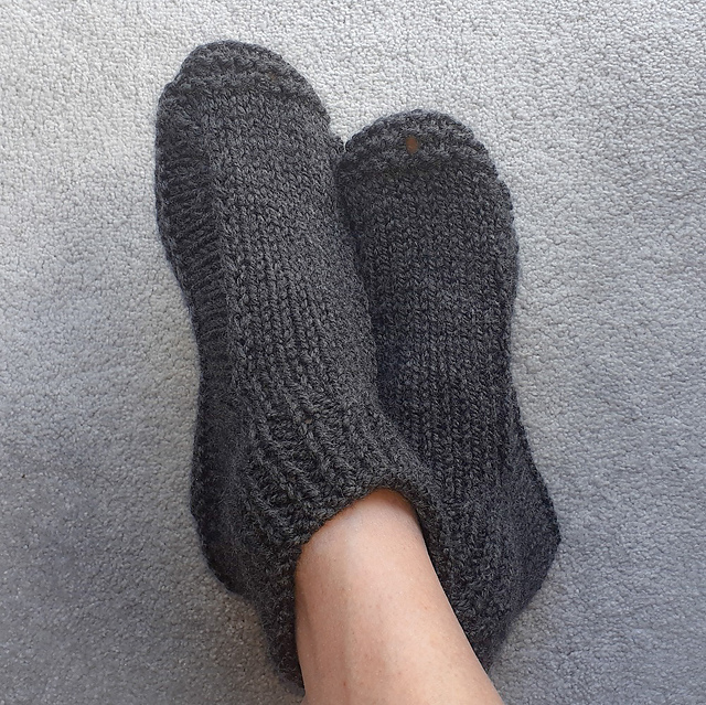 Ravelry: Charcoal Slippers pattern by Esther Kate