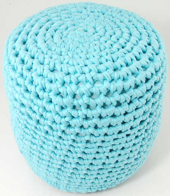 Ravelry: crochet stool pattern by Evelien Serpenti