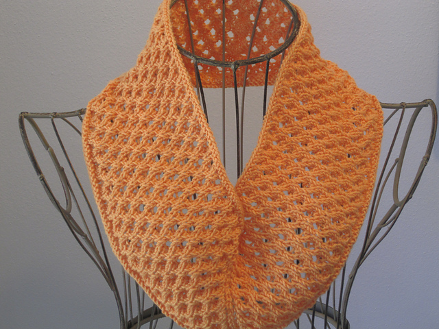 Ravelry: Dimpled Eyelet Cowl pattern by Gretchen Tracy
