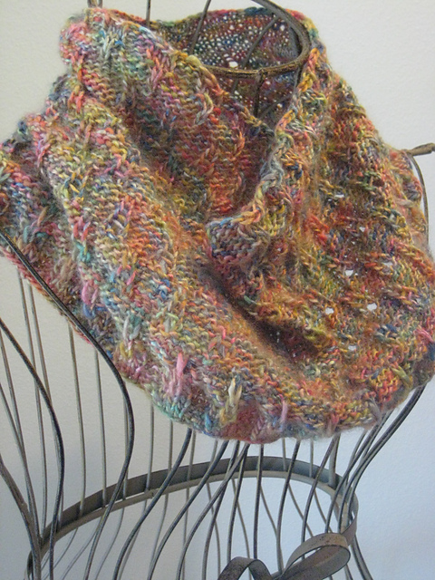 Ravelry: Eiffel Tower Eyelet Cowl pattern by Gretchen Tracy