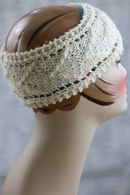 Ravelry: Feathered Arrow Headband pattern by Gretchen Tracy