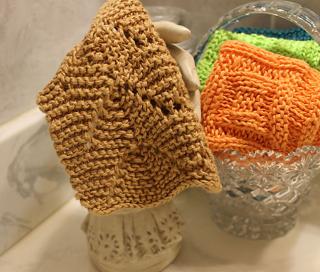 Ravelry: Eyelet Ripples Spa Cloth pattern by Debbie Trainor