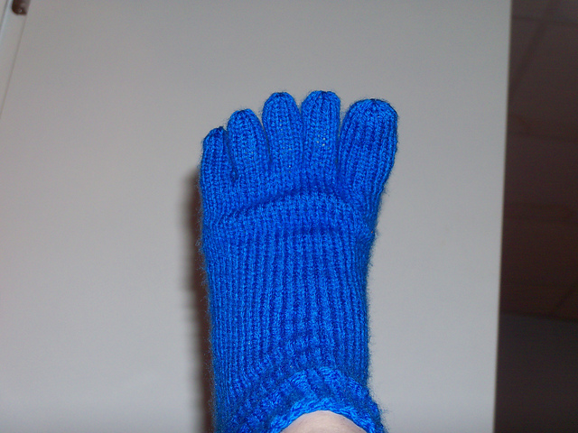 Ravelry: Thick and Warm, Cozy Toe Socks! pattern by Faela Star