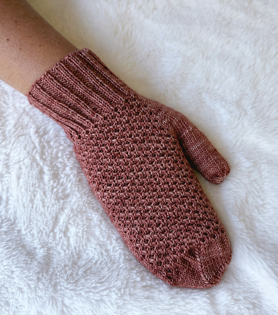 Ravelry: Ray of Honey Mittens pattern by Amanda Saladin