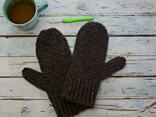 Ravelry: Basic Men's Mittens pattern by Amanda Saladin