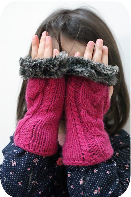 Ravelry: Mitaines Davy Crockett pattern by La Droguerie
