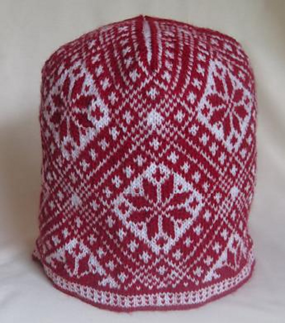 Ravelry: Alpine Star Hat pattern by Claire Boissevain-Crooke
