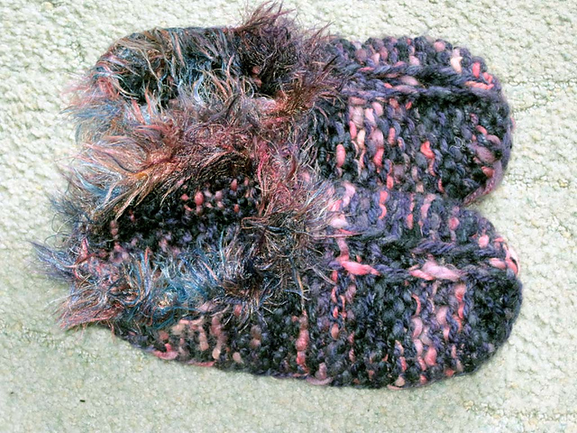 Ravelry: Rosie's Slippers pattern by Fiona Morris