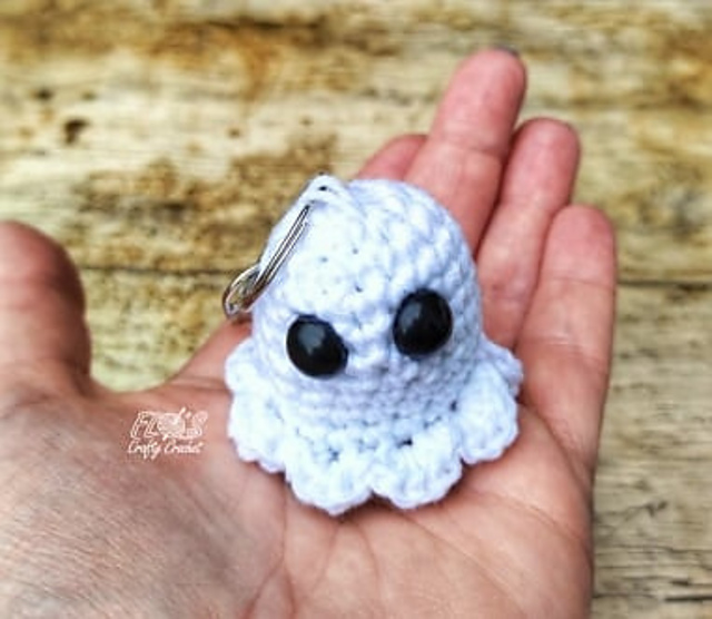 Ravelry: Pocket Hug Ghost pattern by Flo's Crafty Crochet