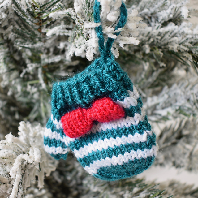 Ravelry: Striped Mini Mittens pattern by Amanda Berry