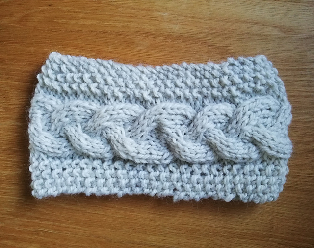 Ravelry: Stickat pannband med fläta pattern by Gina Hermansson