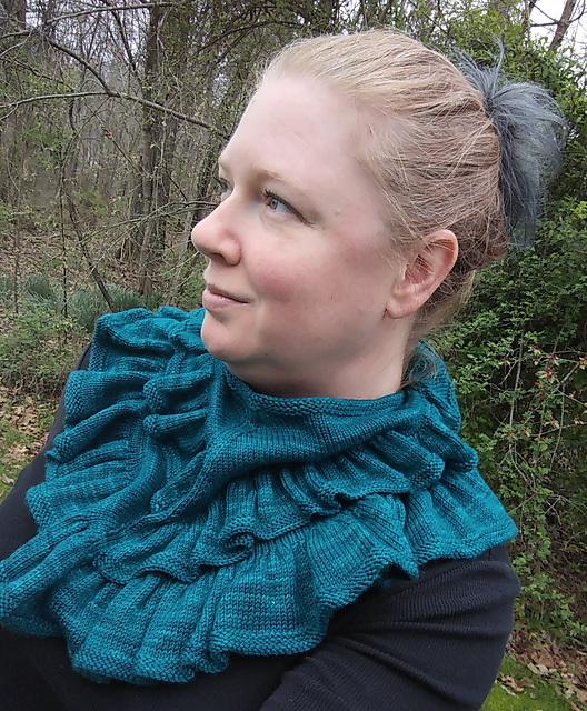 Ravelry: Ruffle Cowl pattern by Jennifer E. Alexander