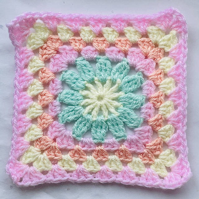 Ravelry: Retro Flower Granny Square pattern by Forest Threads