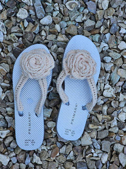 Ravelry: Rose Slippers pattern by Susanna Biaye