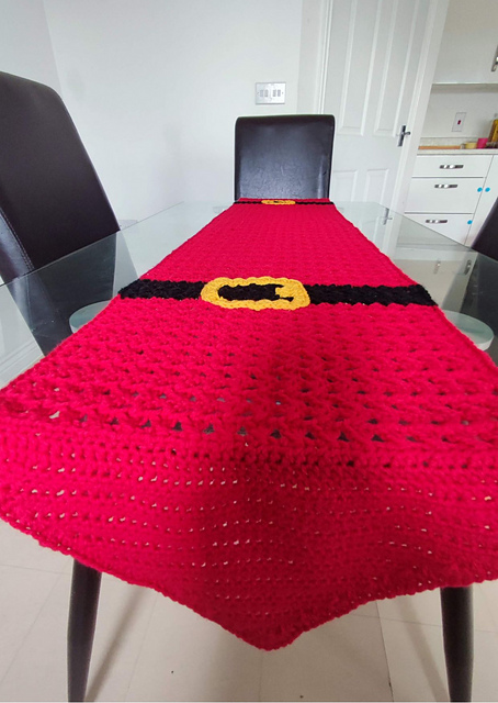 Ravelry: Santa Tabler Runner pattern by Susanna Biaye